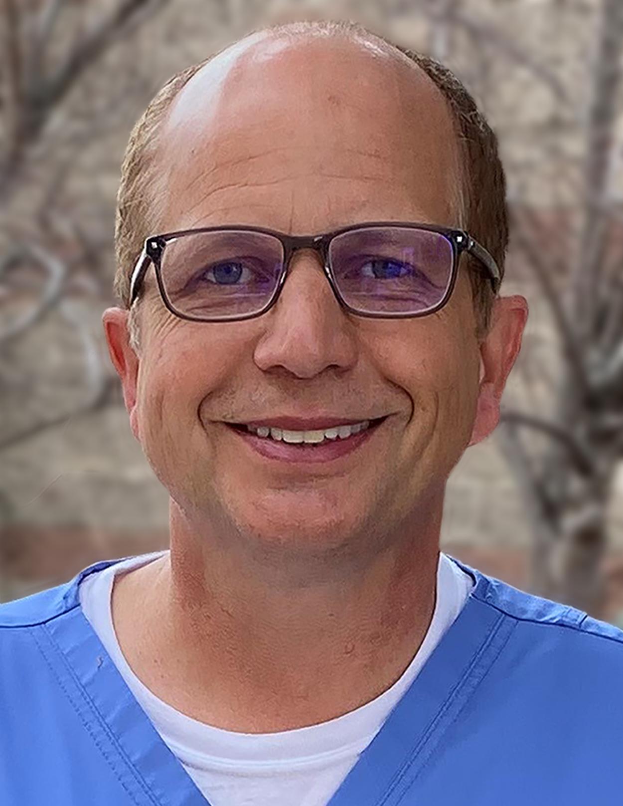 تعرف على فريق طب الأسنان لدينا | المنطقة الصحية في مقاطعة لاريمير الشمالية